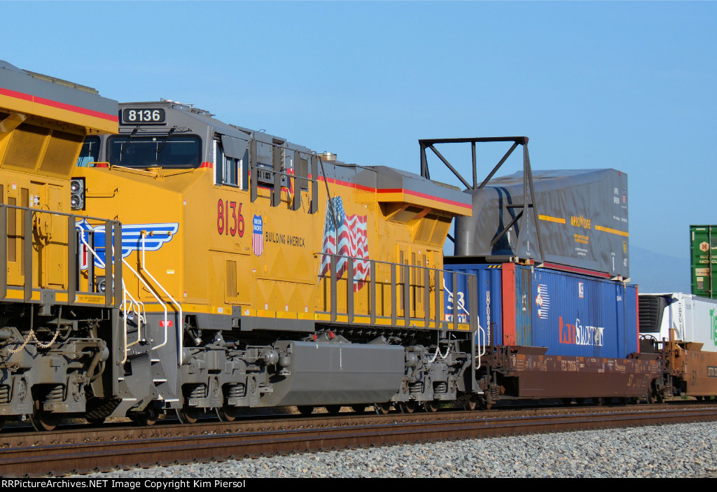 UP 8136 with ArroWedge Container